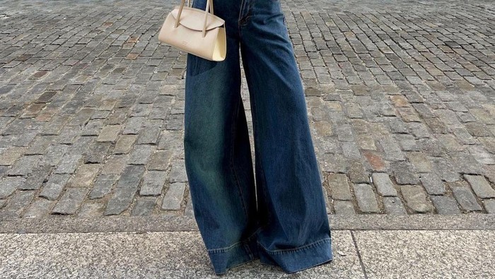 Tips Styling Wide Leg Jeans agar Gaya Kekinian Kamu Nggak Boring ...